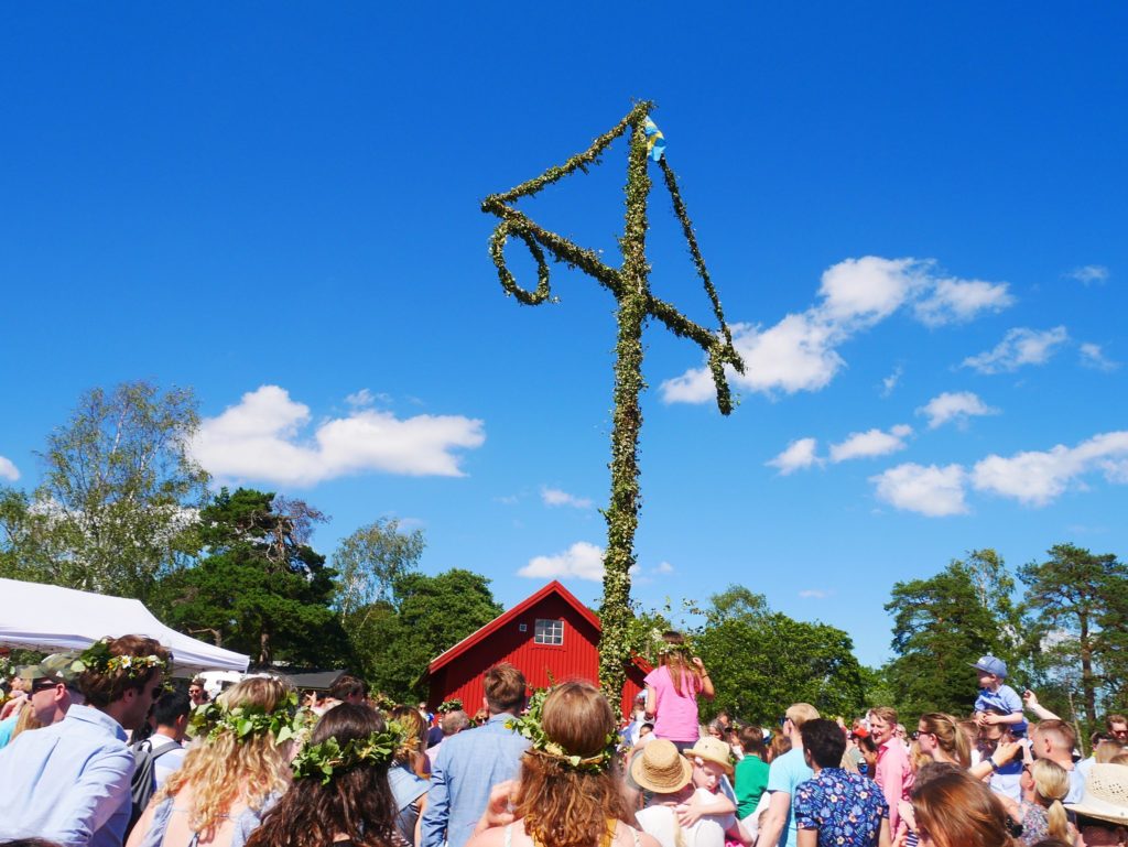 Midsommar_Pole_-_Maypole_in_Sweden (1) - www.karlskronabilcenter.se